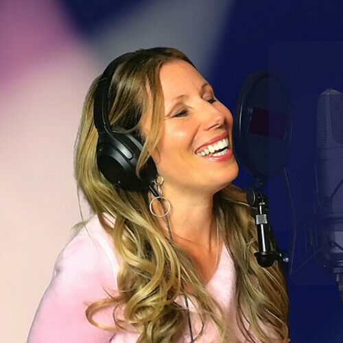 Emily Reed: Singer in Crawley, United Kingdom. - Stage 32