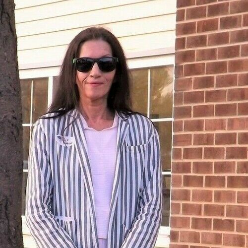 Linda Delp: Author. - Stage 32